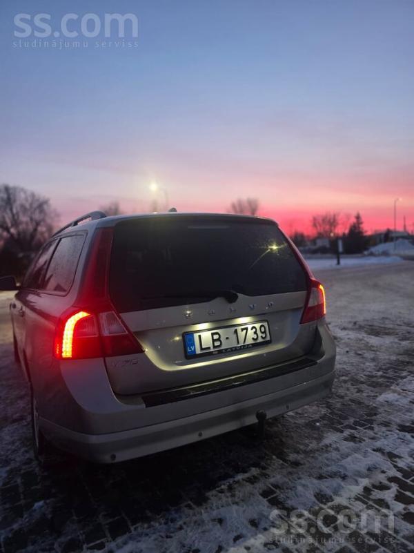 Brūns Volvo V70 2007 Rīga, ar dzinēja tilpumu 2.40 L un nobraukumu 420 tūkst. km par 3200 €, foto 5 vietnē AUTOMOTO.COM.LV