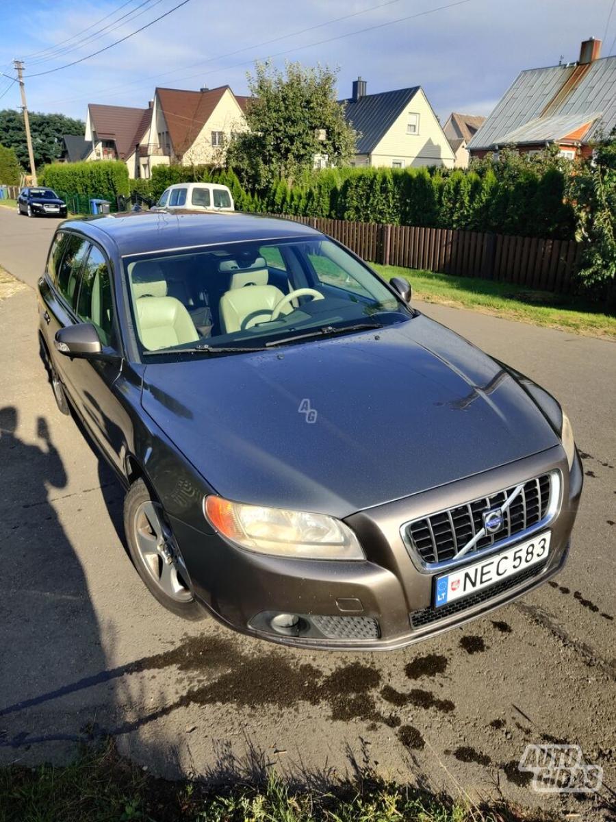 Brown Volvo V70 2007 in Vilnius, with an engine capacity of 2.40 L and mileage of 330 thousand km for 3750 €, photo 1 on AUTOMOTO.COM.LV