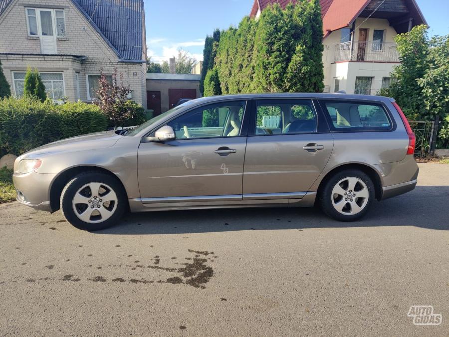 Brown Volvo V70 2007 in Vilnius, with an engine capacity of 2.40 L and mileage of 330 thousand km for 3750 €, photo 4 on AUTOMOTO.COM.LV