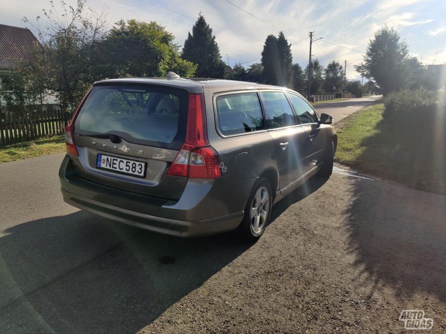 Brown Volvo V70 2007 in Vilnius, with an engine capacity of 2.40 L and mileage of 330 thousand km for 3750 €, photo 7 on AUTOMOTO.COM.LV