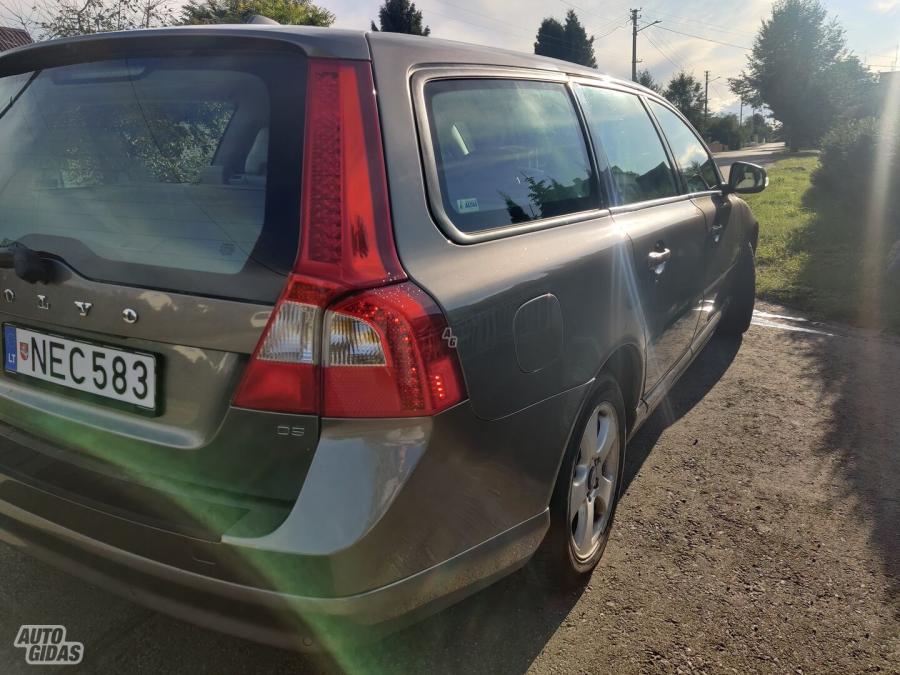 Brown Volvo V70 2007 in Vilnius, with an engine capacity of 2.40 L and mileage of 330 thousand km for 3750 €, photo 8 on AUTOMOTO.COM.LV