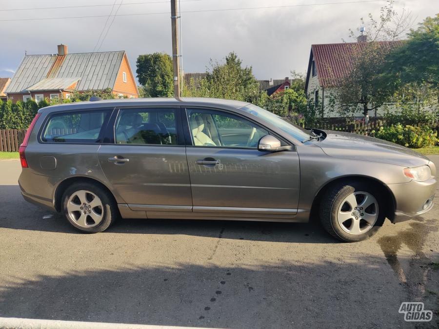 Brown Volvo V70 2007 in Vilnius, with an engine capacity of 2.40 L and mileage of 330 thousand km for 3750 €, photo 10 on AUTOMOTO.COM.LV