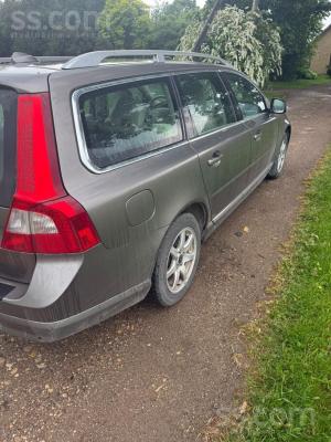 Brūns Volvo V70 2007 Daugavpils, ar dzinēja tilpumu 2.40 L un nobraukumu 323 tūkst. km par 4250 €, foto 10 vietnē AUTOMOTO.COM.LV