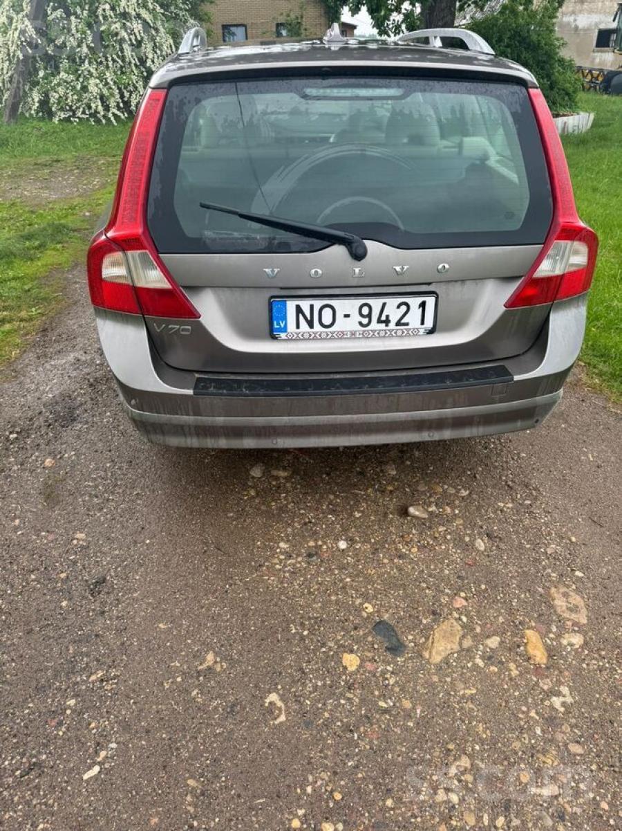 Brūns Volvo V70 2007 Daugavpils, ar dzinēja tilpumu 2.40 L un nobraukumu 323 tūkst. km par 4250 €, foto 11 vietnē AUTOMOTO.COM.LV