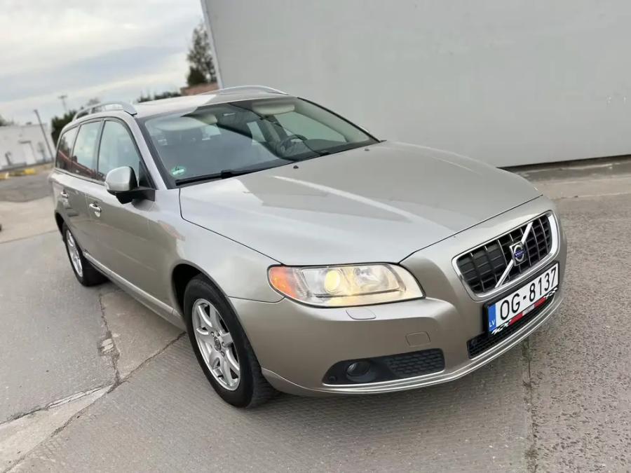 Brown Volvo V70 2007 in Jekabpils, with an engine capacity of 2.40 L and mileage of 136 thousand km for 5990 €, photo 6 on AUTOMOTO.COM.LV
