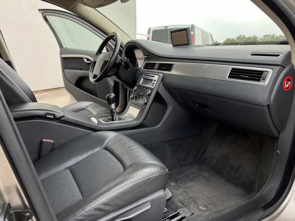 Brūns Volvo V70 2007 Jēkabpils, ar dzinēja tilpumu 2.40 L un nobraukumu 136 tūkst. km par 5990 €, foto 10 vietnē AUTOMOTO.COM.LV