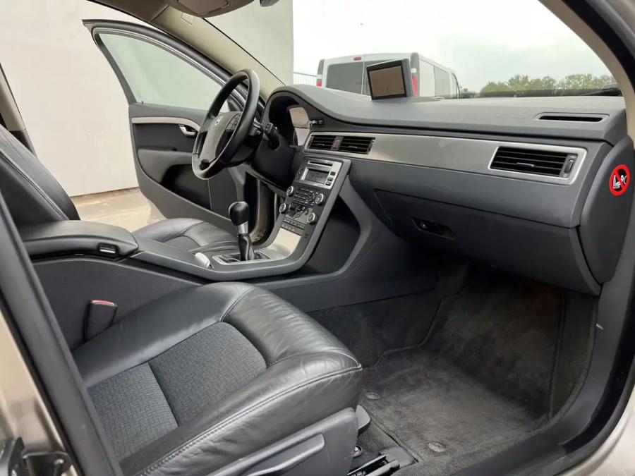 Brown Volvo V70 2007 in Jekabpils, with an engine capacity of 2.40 L and mileage of 136 thousand km for 5990 €, photo 11 on AUTOMOTO.COM.LV