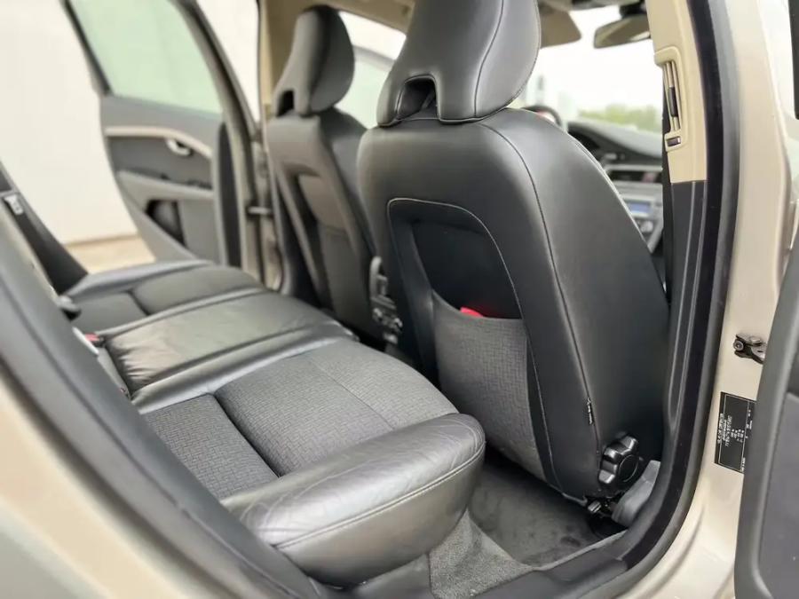 Brown Volvo V70 2007 in Jekabpils, with an engine capacity of 2.40 L and mileage of 136 thousand km for 5990 €, photo 13 on AUTOMOTO.COM.LV