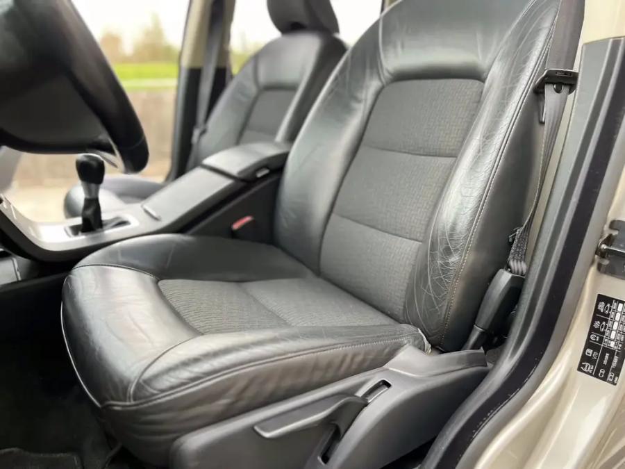 Brown Volvo V70 2007 in Jekabpils, with an engine capacity of 2.40 L and mileage of 136 thousand km for 5990 €, photo 17 on AUTOMOTO.COM.LV