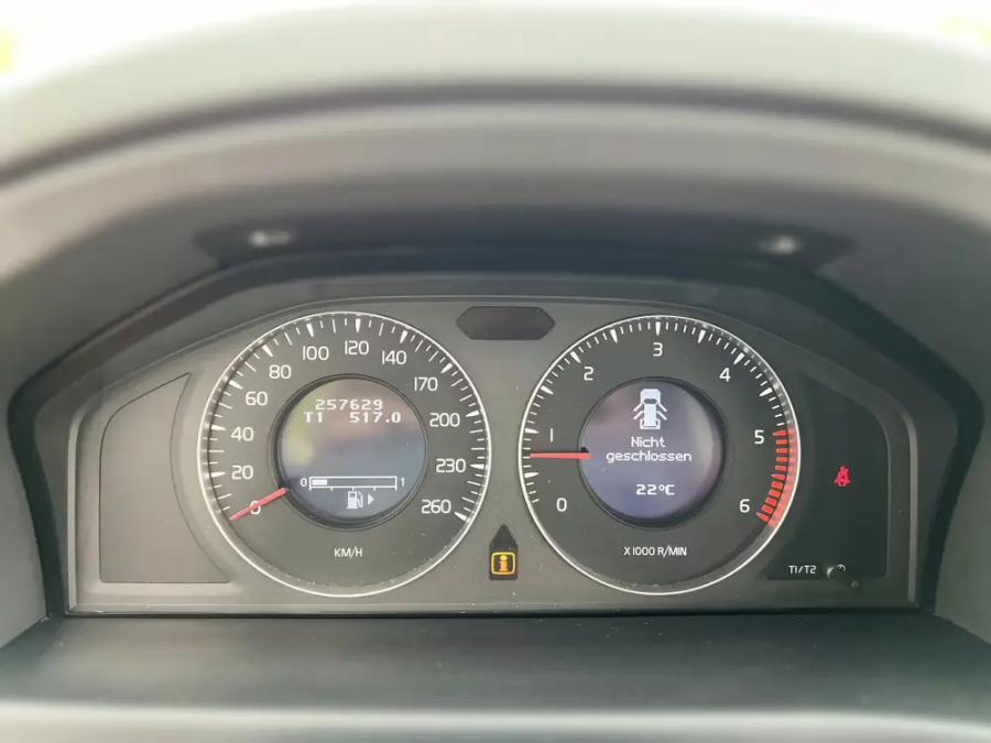Brown Volvo V70 2007 in Jekabpils, with an engine capacity of 2.40 L and mileage of 136 thousand km for 5990 €, photo 18 on AUTOMOTO.COM.LV