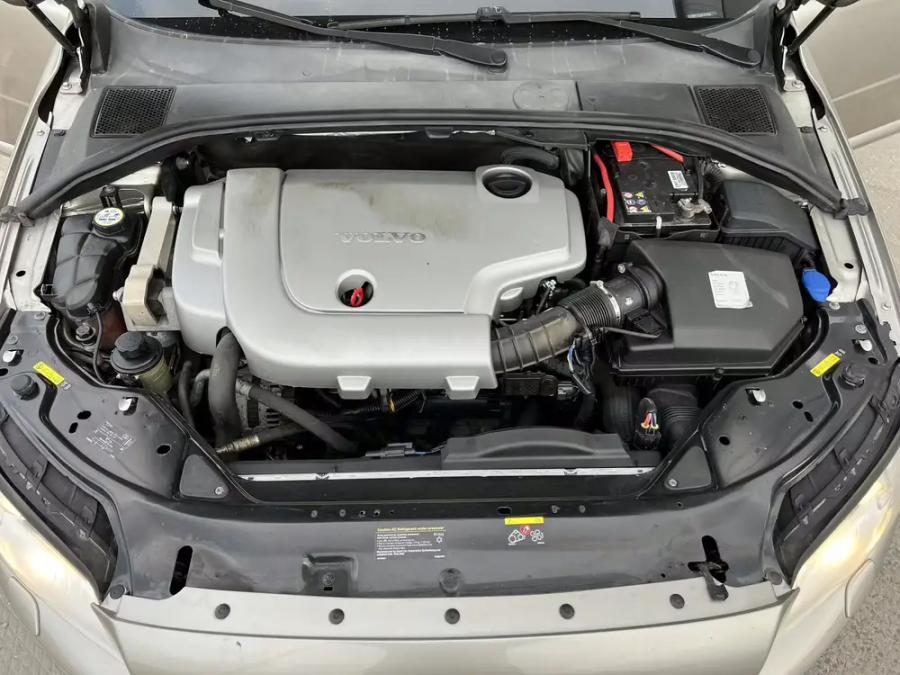 Brown Volvo V70 2007 in Jekabpils, with an engine capacity of 2.40 L and mileage of 136 thousand km for 5990 €, photo 22 on AUTOMOTO.COM.LV