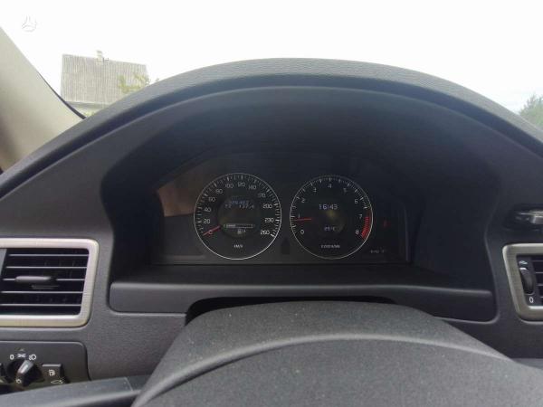 Brown Volvo V70 2007 in Kaunas, with an engine capacity of 2.52 L and mileage of 326 thousand km for 3800 €, photo 4 on AUTOMOTO.COM.LV