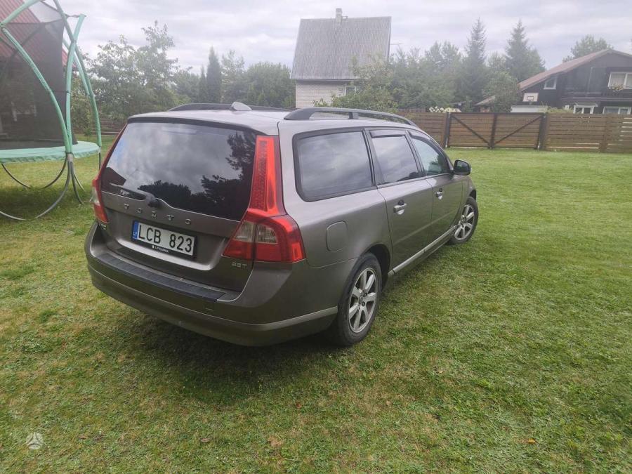 Brūns Volvo V70 2007 Kauņa, ar dzinēja tilpumu 2.52 L un nobraukumu 326 tūkst. km par 3800 €, foto 12 vietnē AUTOMOTO.COM.LV