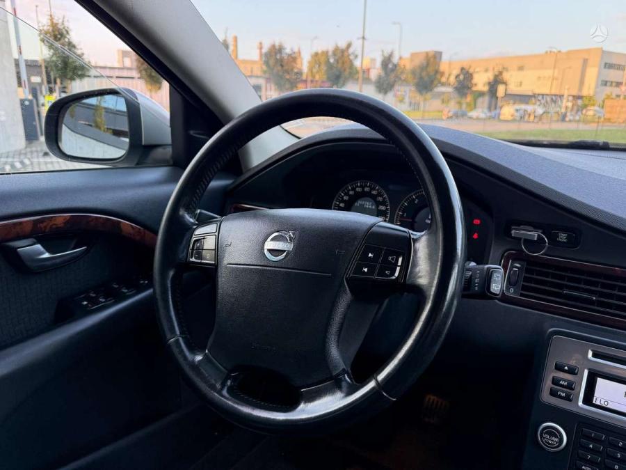 Brūns Volvo V70 2007 Kauņa, ar dzinēja tilpumu 2.40 L un nobraukumu 322 tūkst. km par 2950 €, foto 20 vietnē AUTOMOTO.COM.LV
