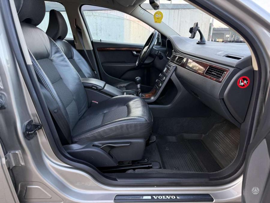 Brūns Volvo V70 2007 Kauņa, ar dzinēja tilpumu 2.40 L un nobraukumu 322 tūkst. km par 2950 €, foto 23 vietnē AUTOMOTO.COM.LV