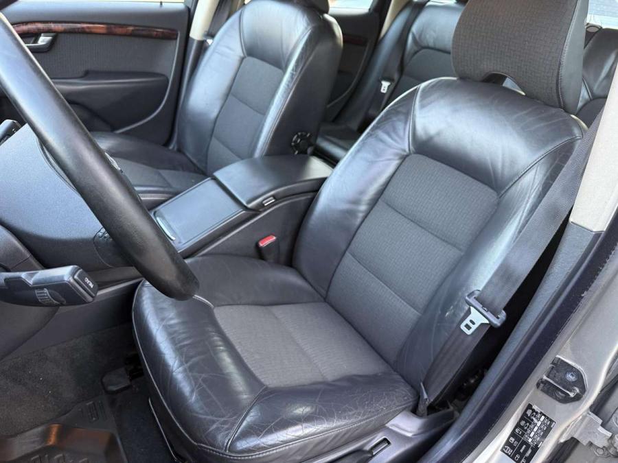 Brūns Volvo V70 2007 Kauņa, ar dzinēja tilpumu 2.40 L un nobraukumu 322 tūkst. km par 2950 €, foto 25 vietnē AUTOMOTO.COM.LV