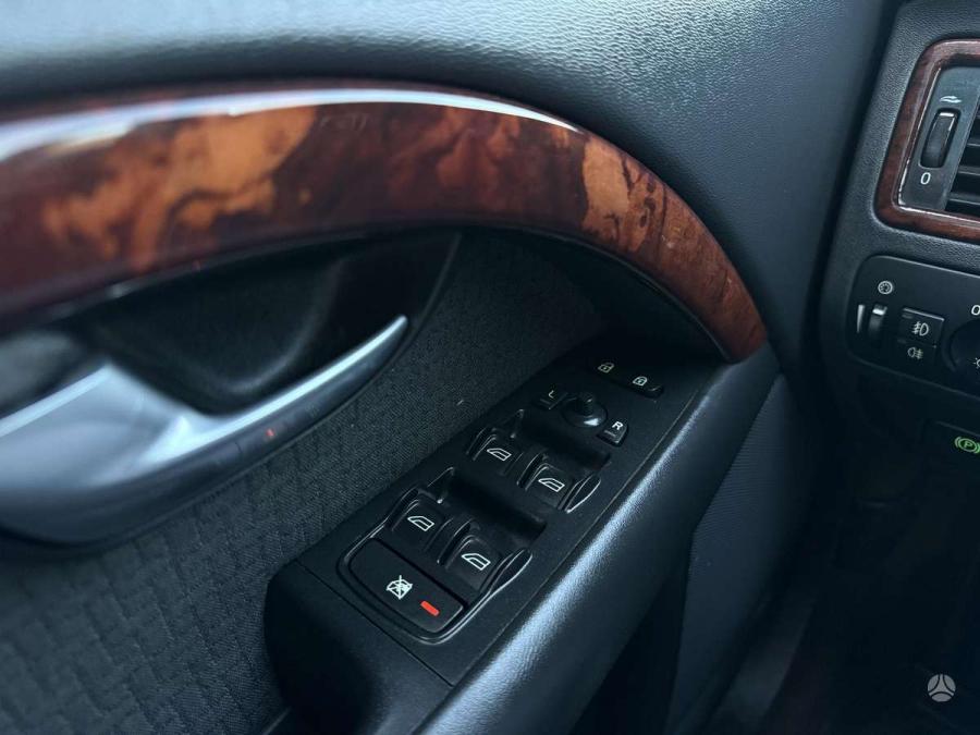Brūns Volvo V70 2007 Kauņa, ar dzinēja tilpumu 2.40 L un nobraukumu 322 tūkst. km par 2950 €, foto 29 vietnē AUTOMOTO.COM.LV