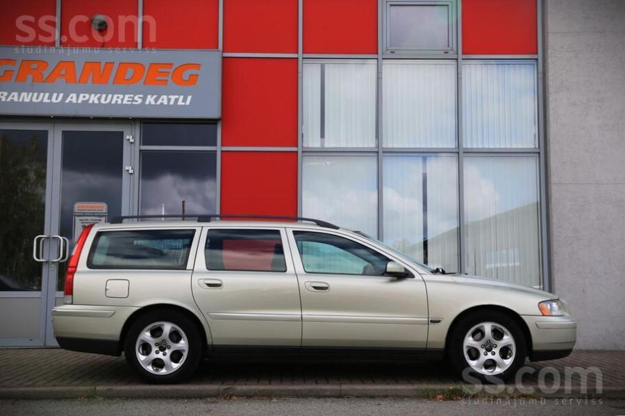 Brown Volvo V70 2007 in Riga, with an engine capacity of 2.40 L and mileage of 435 thousand km for 2495 €, photo 4 on AUTOMOTO.COM.LV
