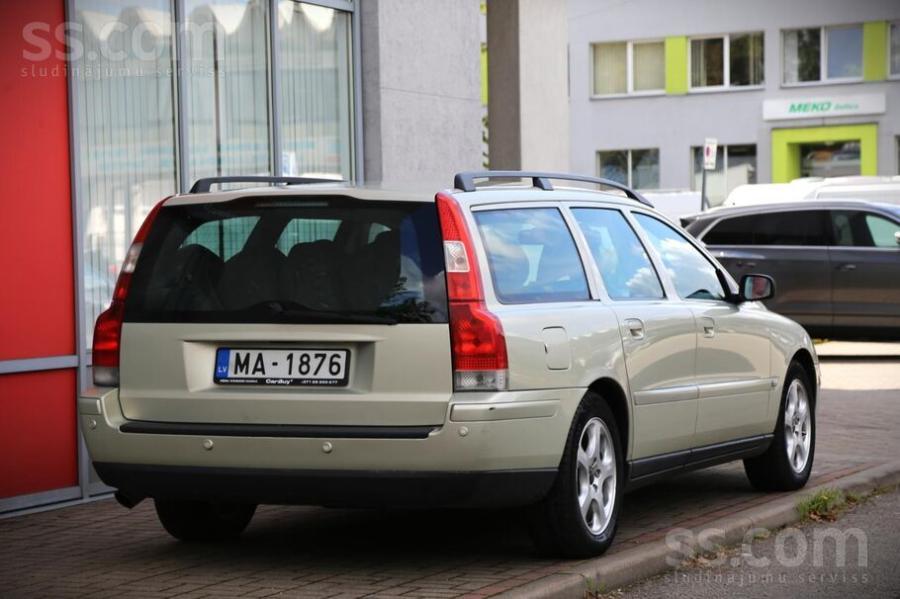 Brown Volvo V70 2007 in Riga, with an engine capacity of 2.40 L and mileage of 435 thousand km for 2495 €, photo 7 on AUTOMOTO.COM.LV