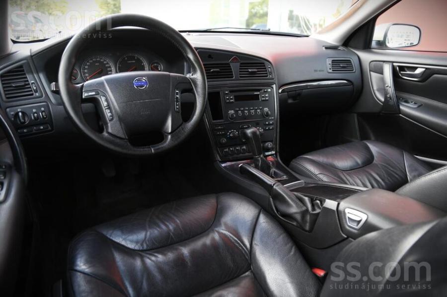 Brown Volvo V70 2007 in Riga, with an engine capacity of 2.40 L and mileage of 435 thousand km for 2495 €, photo 8 on AUTOMOTO.COM.LV
