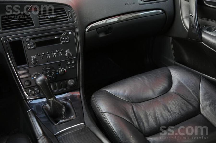 Brown Volvo V70 2007 in Riga, with an engine capacity of 2.40 L and mileage of 435 thousand km for 2495 €, photo 9 on AUTOMOTO.COM.LV