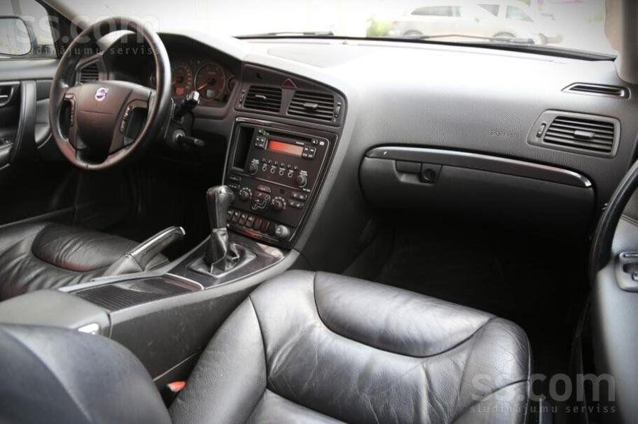 Brown Volvo V70 2007 in Riga, with an engine capacity of 2.40 L and mileage of 435 thousand km for 2495 €, photo 10 on AUTOMOTO.COM.LV