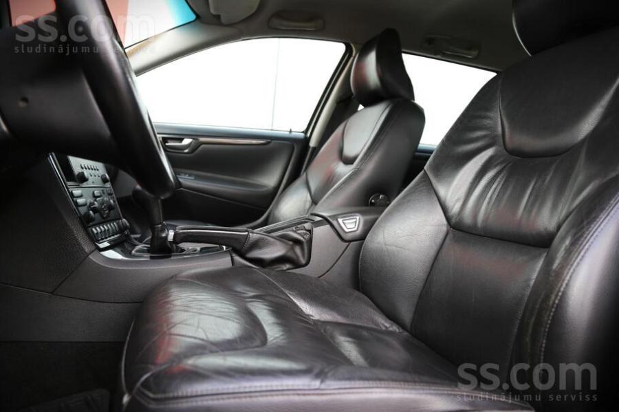 Brown Volvo V70 2007 in Riga, with an engine capacity of 2.40 L and mileage of 435 thousand km for 2495 €, photo 12 on AUTOMOTO.COM.LV