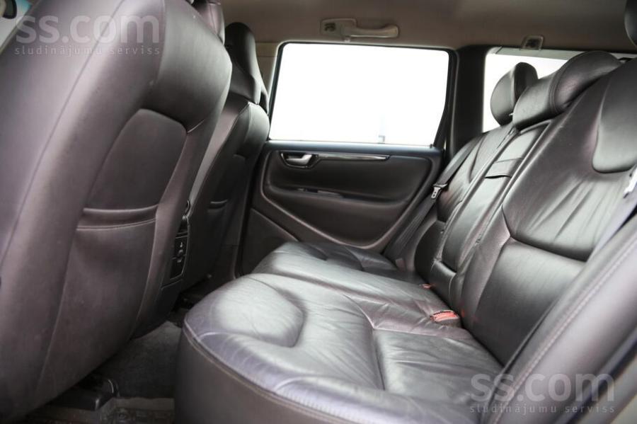 Brown Volvo V70 2007 in Riga, with an engine capacity of 2.40 L and mileage of 435 thousand km for 2495 €, photo 14 on AUTOMOTO.COM.LV
