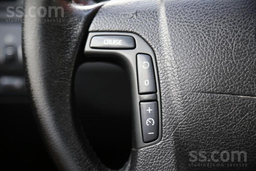Brown Volvo V70 2007 in Riga, with an engine capacity of 2.40 L and mileage of 435 thousand km for 2495 €, photo 15 on AUTOMOTO.COM.LV