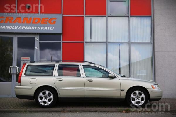 Brown Volvo V70 2007 in Riga, with an engine capacity of 2.40 L and mileage of 435 thousand km for 2495 €, photo 4 on AUTOMOTO.COM.LV