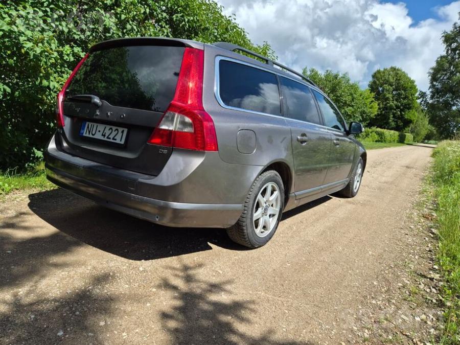 Brown Volvo V70 2007 in Ogre, with an engine capacity of 2.40 L and mileage of 290 thousand km for 3900 €, photo 3 on AUTOMOTO.COM.LV