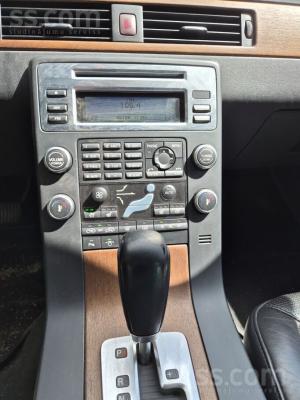Brown Volvo V70 2007 in Ogre, with an engine capacity of 2.40 L and mileage of 290 thousand km for 3900 €, photo 9 on AUTOMOTO.COM.LV