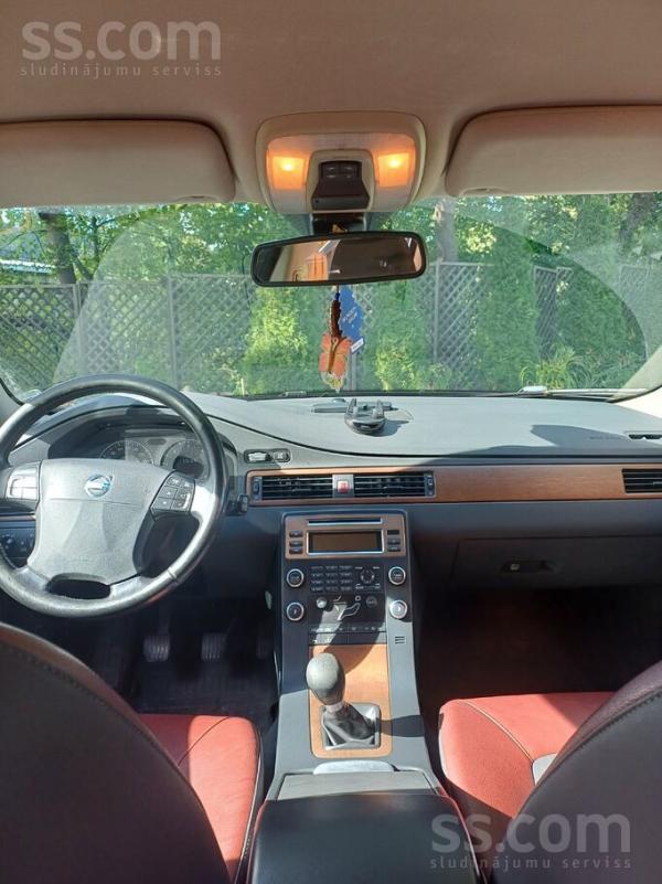 Brūns Volvo V70 2007 Rīga, ar dzinēja tilpumu 2.40 L un nobraukumu 528 tūkst. km par 2150 €, foto 4 vietnē AUTOMOTO.COM.LV