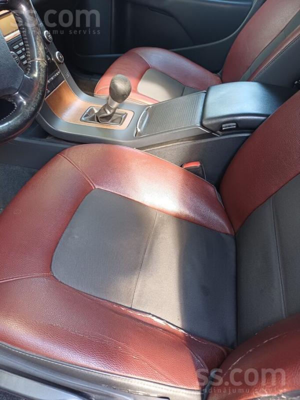 Brūns Volvo V70 2007 Rīga, ar dzinēja tilpumu 2.40 L un nobraukumu 528 tūkst. km par 2150 €, foto 7 vietnē AUTOMOTO.COM.LV