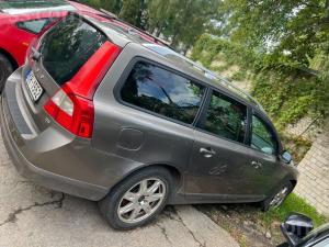 Brūns Volvo V70 2007 Ogre, ar dzinēja tilpumu 2.40 L un nobraukumu 430 tūkst. km par 1800 €, foto 4 vietnē AUTOMOTO.COM.LV