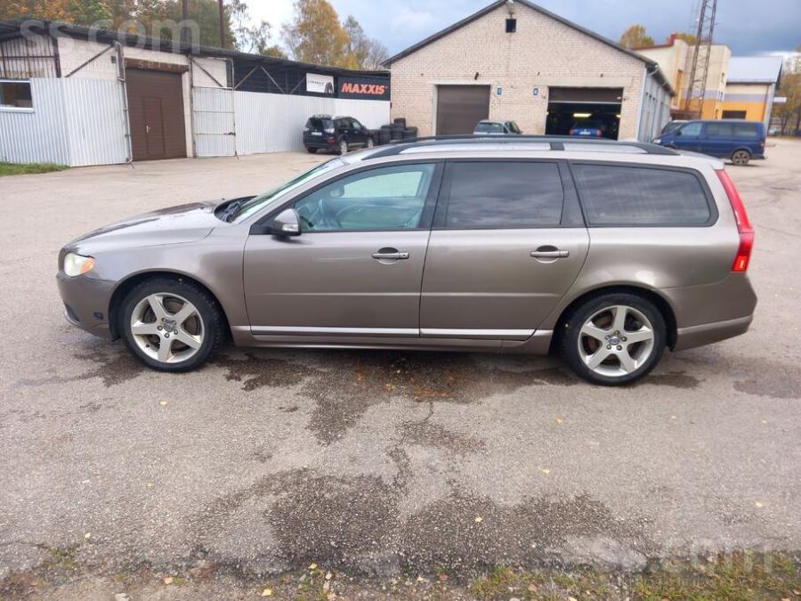 Brown Volvo V70 2007 in Preili, with an engine capacity of 2.40 L and mileage of 299 thousand km for 4100 €, photo 5 on AUTOMOTO.COM.LV
