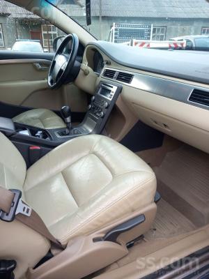 Brown Volvo V70 2007 in Preili, with an engine capacity of 2.40 L and mileage of 299 thousand km for 4100 €, photo 7 on AUTOMOTO.COM.LV