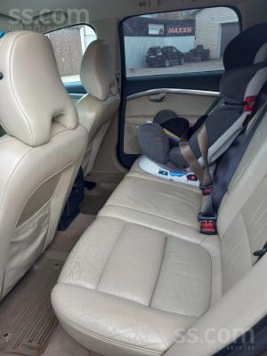 Brown Volvo V70 2007 in Preili, with an engine capacity of 2.40 L and mileage of 299 thousand km for 4100 €, photo 9 on AUTOMOTO.COM.LV