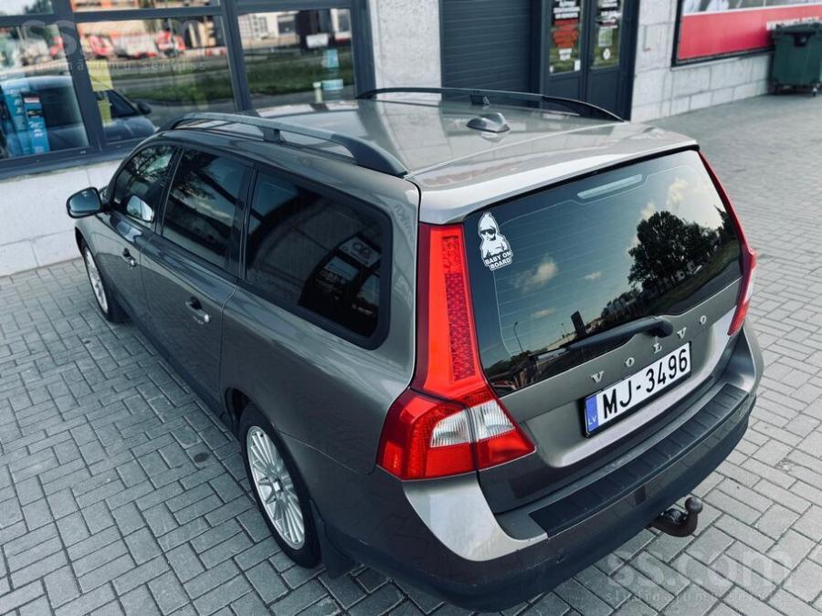Brown Volvo V70 2008 in Cesis, with an engine capacity of 2.40 L and mileage of 333 thousand km for 2850 €, photo 6 on AUTOMOTO.COM.LV