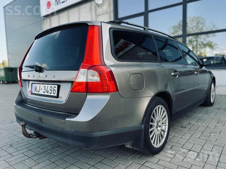 Brown Volvo V70 2008 in Cesis, with an engine capacity of 2.40 L and mileage of 333 thousand km for 2850 €, photo 8 on AUTOMOTO.COM.LV