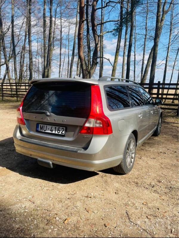 Brown Volvo V70 2008 in Daugavpils, with an engine capacity of 2.40 L and mileage of 0 thousand km for 4499 €, photo 4 on AUTOMOTO.COM.LV