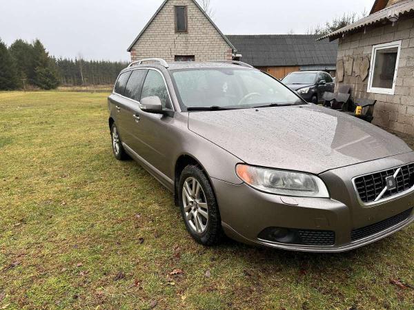 Brown Volvo V70 2008 in Raseiniai, with an engine capacity of 2.40 L and mileage of 322 thousand km for 2600 €, photo 4 on AUTOMOTO.COM.LV