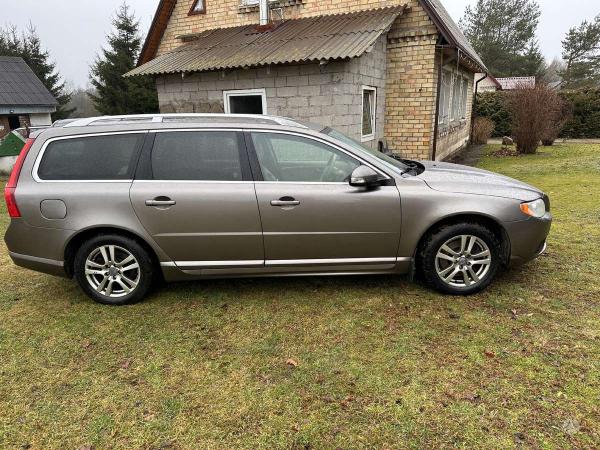 Brown Volvo V70 2008 in Raseiniai, with an engine capacity of 2.40 L and mileage of 322 thousand km for 2600 €, photo 5 on AUTOMOTO.COM.LV