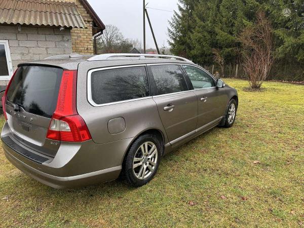 Brown Volvo V70 2008 in Raseiniai, with an engine capacity of 2.40 L and mileage of 322 thousand km for 2600 €, photo 6 on AUTOMOTO.COM.LV