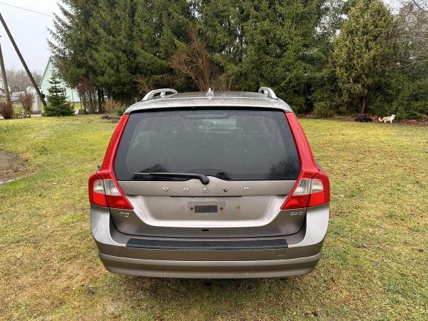 Brown Volvo V70 2008 in Raseiniai, with an engine capacity of 2.40 L and mileage of 322 thousand km for 2600 €, photo 7 on AUTOMOTO.COM.LV