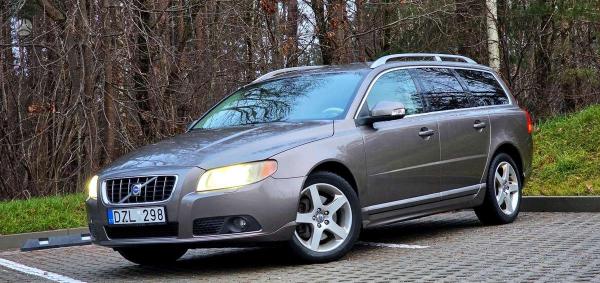 Brūns Volvo V70 2008 Viļņa, ar dzinēja tilpumu 2.40 L un nobraukumu 199 tūkst. km par 5990 €, foto 2 vietnē AUTOMOTO.COM.LV