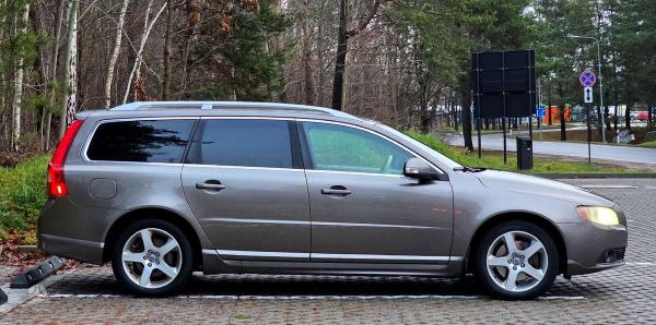 Brūns Volvo V70 2008 Viļņa, ar dzinēja tilpumu 2.40 L un nobraukumu 199 tūkst. km par 5990 €, foto 9 vietnē AUTOMOTO.COM.LV