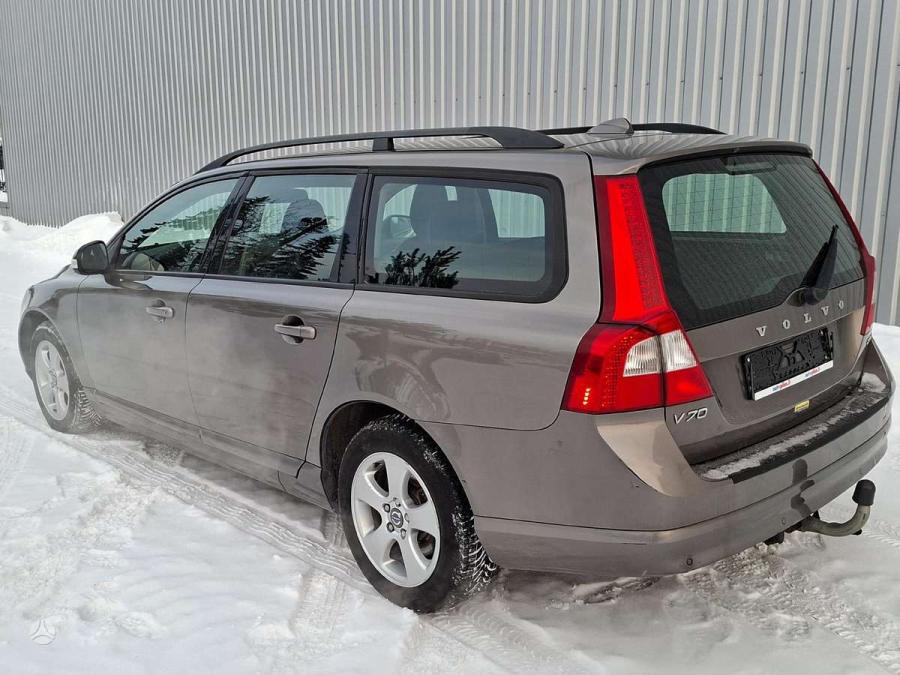 Brown Volvo V70 2008 in Ukmerge, with an engine capacity of 2.00 L and mileage of 324 thousand km for 3000 €, photo 3 on AUTOMOTO.COM.LV