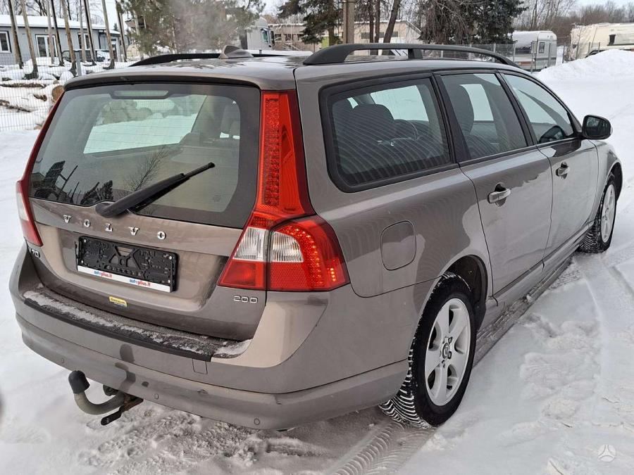 Brown Volvo V70 2008 in Ukmerge, with an engine capacity of 2.00 L and mileage of 324 thousand km for 3000 €, photo 4 on AUTOMOTO.COM.LV