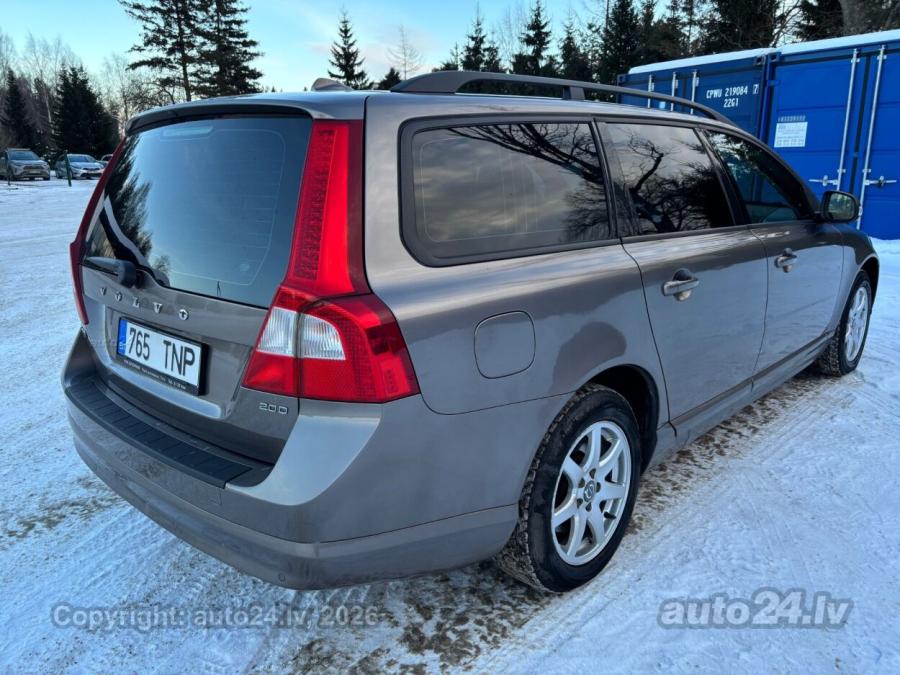 Brūns Volvo V70 2008 Paide, ar dzinēja tilpumu 2.00 L un nobraukumu 427 tūkst. km par 3790 €, foto 5 vietnē AUTOMOTO.COM.LV